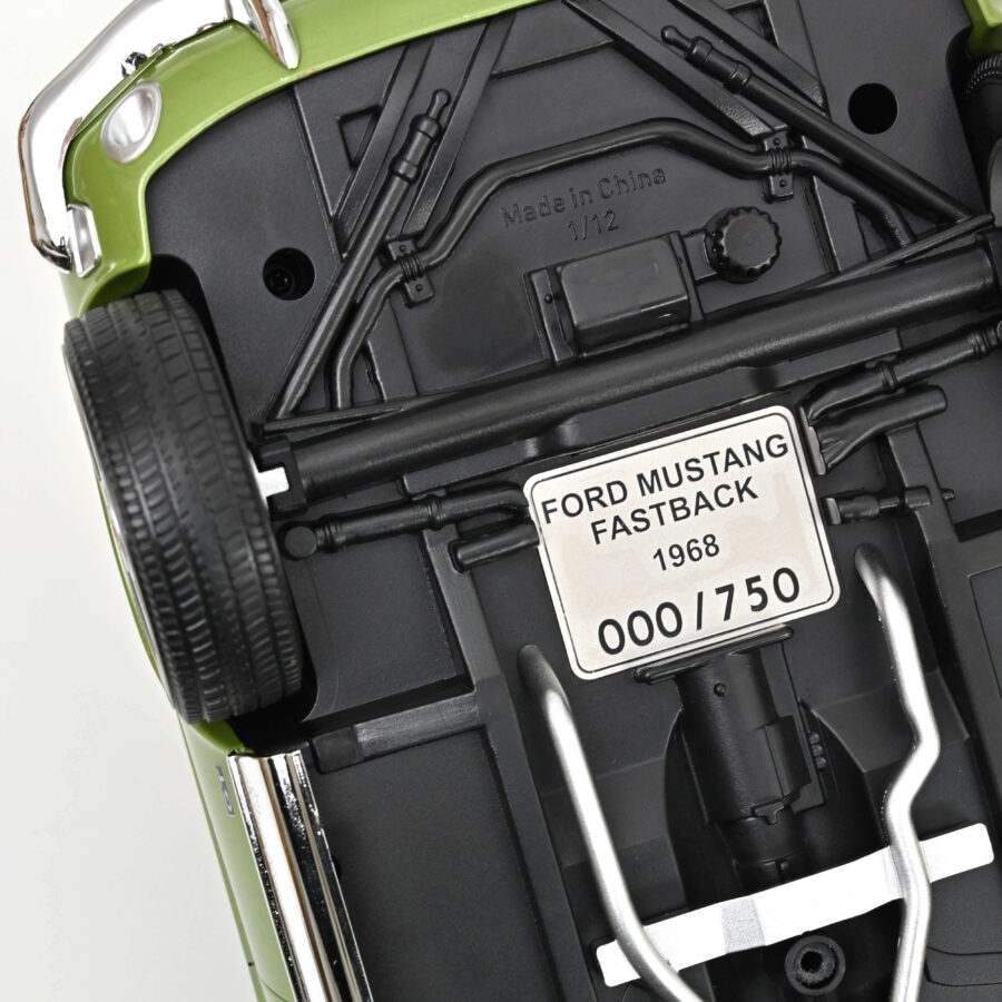 Macheta auto Ford Mustang Fastback GT 1968 Limo Gold Metallic 1:12 ...